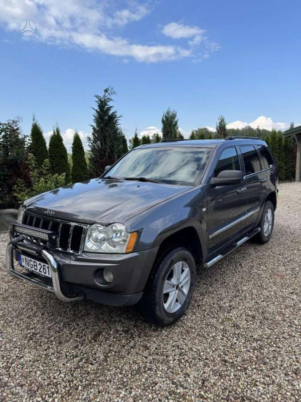 Grey Jeep Grand Cherokee 2006 in Kaunas, with an engine capacity of 3.00 L and mileage of 258 thousand km for 5000 €, photo 4 on AUTOMOTO.COM.LV