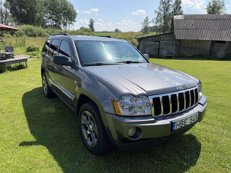 Grey Jeep Grand Cherokee 2006 in Sirvintos, with an engine capacity of 2.99 L and mileage of 380 thousand km for 5700 €, photo 8 on AUTOMOTO.COM.LV