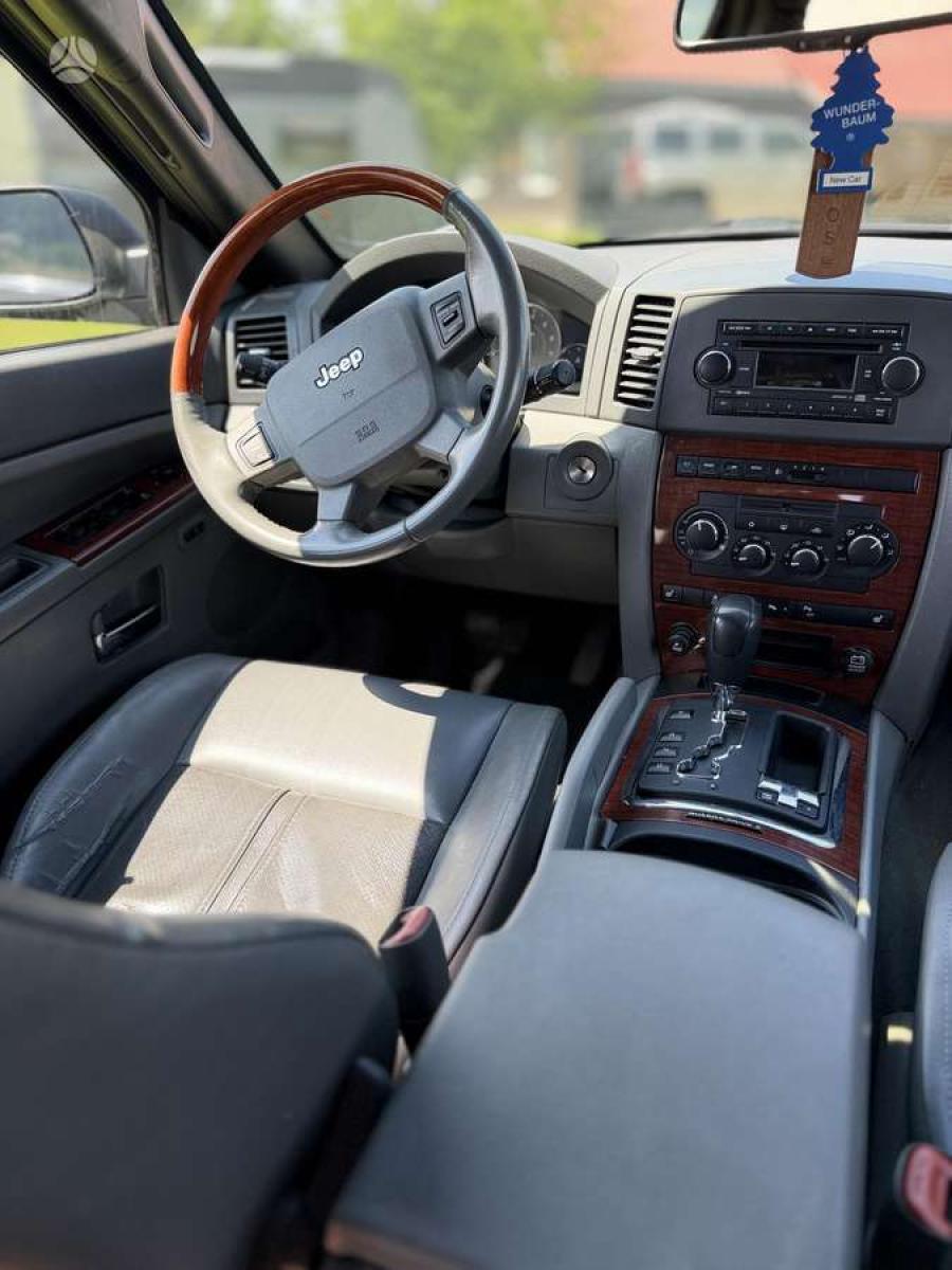 Grey Jeep Grand Cherokee 2006 in Sirvintos, with an engine capacity of 2.99 L and mileage of 380 thousand km for 5700 €, photo 13 on AUTOMOTO.COM.LV