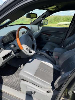 Grey Jeep Grand Cherokee 2006 in Sirvintos, with an engine capacity of 2.99 L and mileage of 380 thousand km for 5700 €, photo 14 on AUTOMOTO.COM.LV