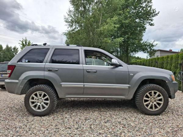 Grey Jeep Grand Cherokee 2006 in Vilnius, with an engine capacity of 2.99 L and mileage of 311 thousand km for 4500 €, photo 4 on AUTOMOTO.COM.LV