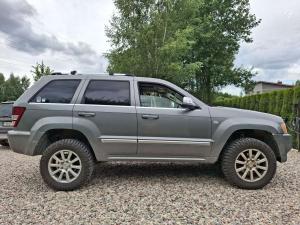 Grey Jeep Grand Cherokee 2006 in Vilnius, with an engine capacity of 2.99 L and mileage of 311 thousand km for 4500 €, photo 4 on AUTOMOTO.COM.LV