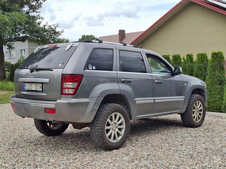 Grey Jeep Grand Cherokee 2006 in Vilnius, with an engine capacity of 2.99 L and mileage of 311 thousand km for 4500 €, photo 5 on AUTOMOTO.COM.LV