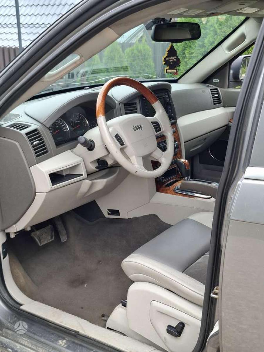 Grey Jeep Grand Cherokee 2006 in Vilnius, with an engine capacity of 2.99 L and mileage of 311 thousand km for 4500 €, photo 13 on AUTOMOTO.COM.LV