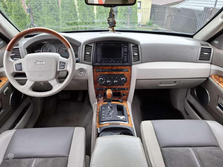 Grey Jeep Grand Cherokee 2006 in Vilnius, with an engine capacity of 2.99 L and mileage of 311 thousand km for 4500 €, photo 16 on AUTOMOTO.COM.LV