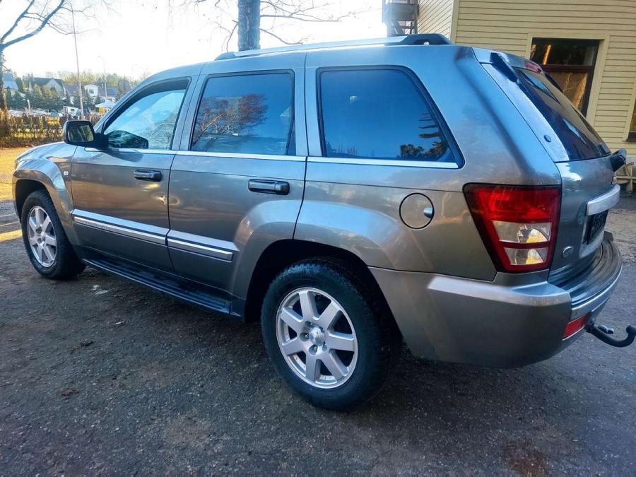 Pelēks Jeep Grand Cherokee 2007 Utena, ar dzinēja tilpumu 2.99 L un nobraukumu 244 tūkst. km par 5300 €, foto 22 vietnē AUTOMOTO.COM.LV