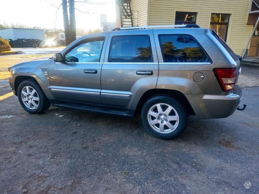 Pelēks Jeep Grand Cherokee 2007 Utena, ar dzinēja tilpumu 2.99 L un nobraukumu 244 tūkst. km par 5300 €, foto 25 vietnē AUTOMOTO.COM.LV