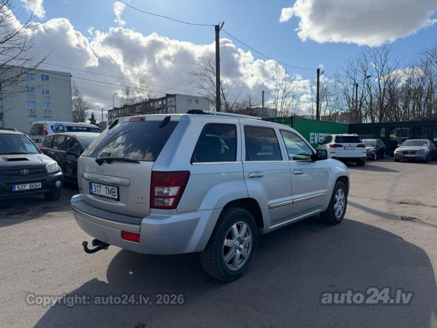 Pelēks Jeep Grand Cherokee 2007 Tallina, ar dzinēja tilpumu 3.00 L un nobraukumu 292 tūkst. km par 3999 €, foto 4 vietnē AUTOMOTO.COM.LV