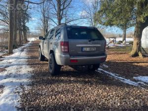 Grey Jeep Grand Cherokee 2007 in Riga, with an engine capacity of 3.00 L and mileage of 220 thousand km for 5000 €, photo 5 on AUTOMOTO.COM.LV