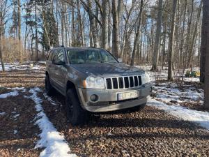 Grey Jeep Grand Cherokee 2007 in Riga, with an engine capacity of 3.00 L and mileage of 220 thousand km for 5000 €, photo 9 on AUTOMOTO.COM.LV