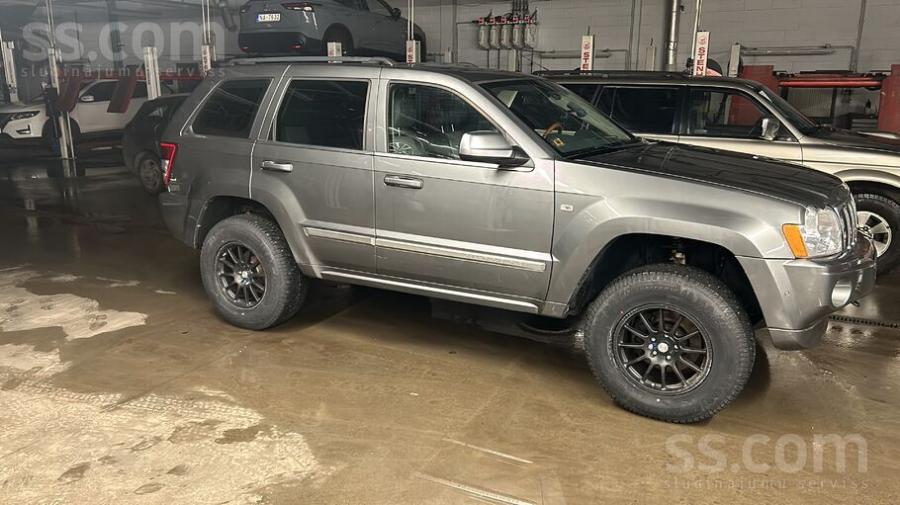 Grey Jeep Grand Cherokee 2007 in Riga, with an engine capacity of 3.00 L and mileage of 220 thousand km for 5000 €, photo 11 on AUTOMOTO.COM.LV