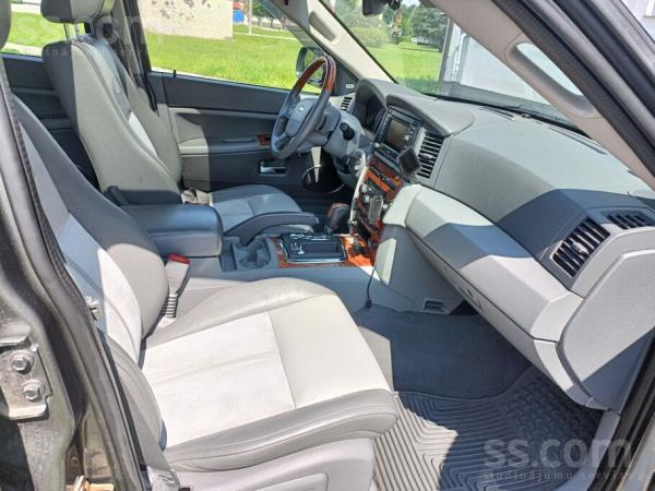 Grey Jeep Grand Cherokee 2007 in Riga, with an engine capacity of 3.00 L and mileage of 324 thousand km for 3900 €, photo 8 on AUTOMOTO.COM.LV