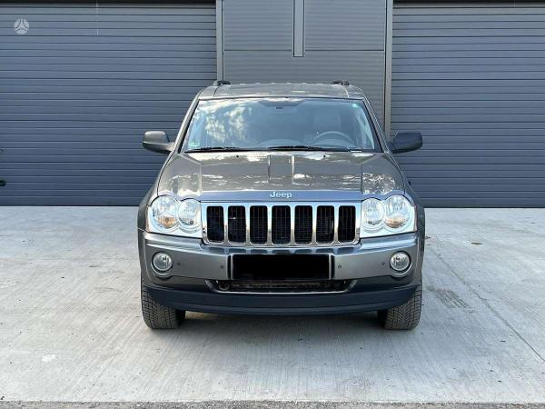 Pelēks Jeep Grand Cherokee 2007 Utena, ar dzinēja tilpumu 2.99 L un nobraukumu 275 tūkst. km par 6650 €, foto 2 vietnē AUTOMOTO.COM.LV
