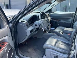 Pelēks Jeep Grand Cherokee 2007 Utena, ar dzinēja tilpumu 2.99 L un nobraukumu 275 tūkst. km par 6650 €, foto 8 vietnē AUTOMOTO.COM.LV