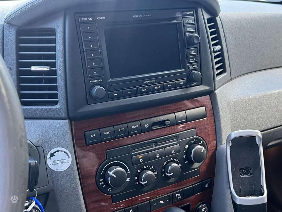 Pelēks Jeep Grand Cherokee 2007 Utena, ar dzinēja tilpumu 2.99 L un nobraukumu 275 tūkst. km par 6650 €, foto 12 vietnē AUTOMOTO.COM.LV
