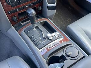 Pelēks Jeep Grand Cherokee 2007 Utena, ar dzinēja tilpumu 2.99 L un nobraukumu 275 tūkst. km par 6650 €, foto 13 vietnē AUTOMOTO.COM.LV