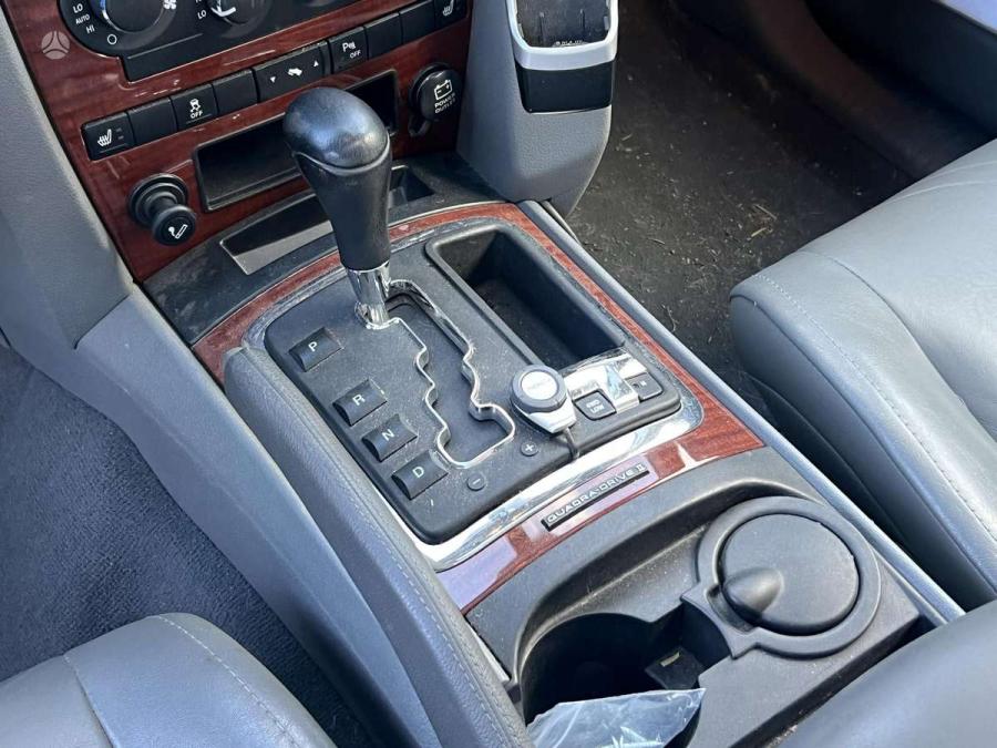 Pelēks Jeep Grand Cherokee 2007 Utena, ar dzinēja tilpumu 2.99 L un nobraukumu 275 tūkst. km par 6650 €, foto 13 vietnē AUTOMOTO.COM.LV