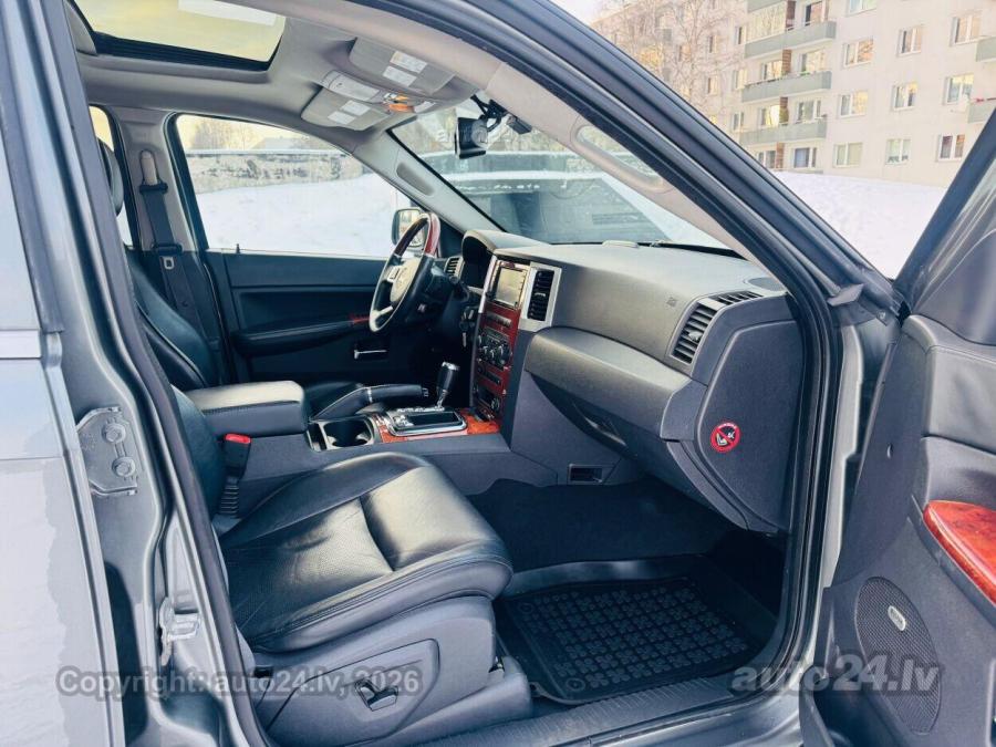 Pelēks Jeep Grand Cherokee 2008 Tallina, ar dzinēja tilpumu 3.00 L un nobraukumu 277 tūkst. km par 6990 €, foto 9 vietnē AUTOMOTO.COM.LV
