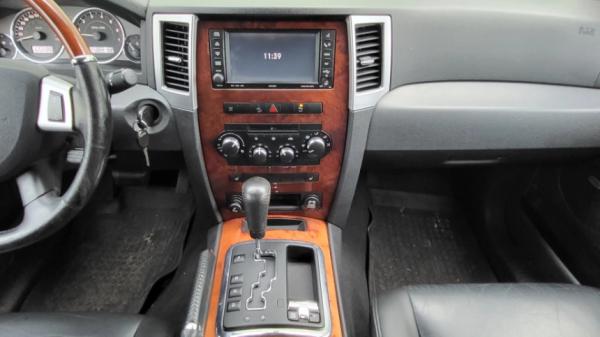 Grey Jeep Grand Cherokee 2008 in Riga, with an engine capacity of 3.00 L and mileage of 245 thousand km for 5990 €, photo 9 on AUTOMOTO.COM.LV