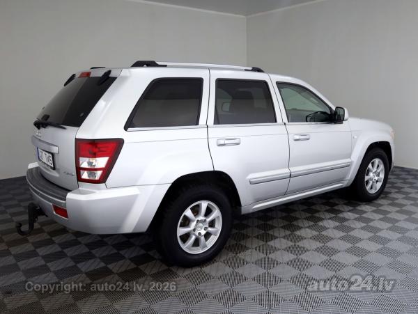 Pelēks Jeep Grand Cherokee 2008 Tallina, ar dzinēja tilpumu 3.00 L un nobraukumu 306 tūkst. km par 4299 €, foto 3 vietnē AUTOMOTO.COM.LV