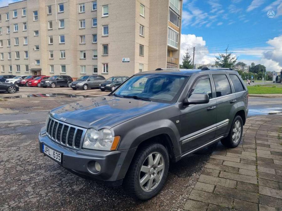 Grey Jeep Grand Cherokee 2008 in Taurage, with an engine capacity of 2.99 L and mileage of 325 thousand km for 3800 €, photo 1 on AUTOMOTO.COM.LV