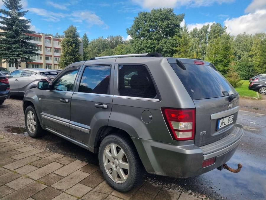 Grey Jeep Grand Cherokee 2008 in Taurage, with an engine capacity of 2.99 L and mileage of 325 thousand km for 3800 €, photo 7 on AUTOMOTO.COM.LV