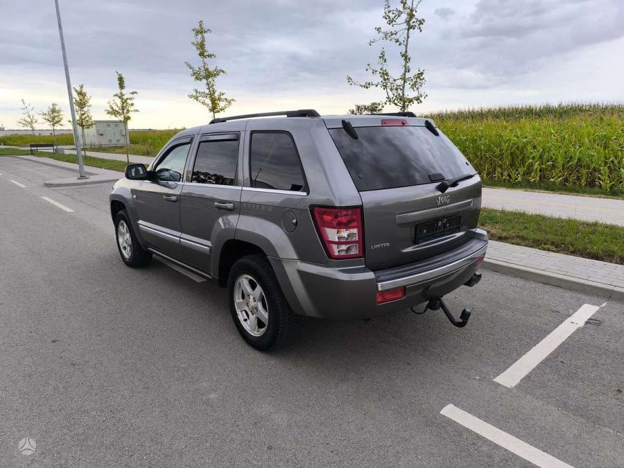 Grey Jeep Grand Cherokee 2008 in Marijampole, with an engine capacity of 2.99 L and mileage of 253 thousand km for 5050 €, photo 4 on AUTOMOTO.COM.LV