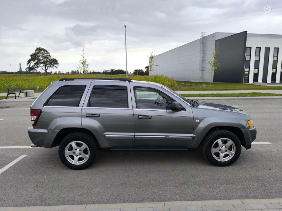 Grey Jeep Grand Cherokee 2008 in Marijampole, with an engine capacity of 2.99 L and mileage of 253 thousand km for 5050 €, photo 7 on AUTOMOTO.COM.LV