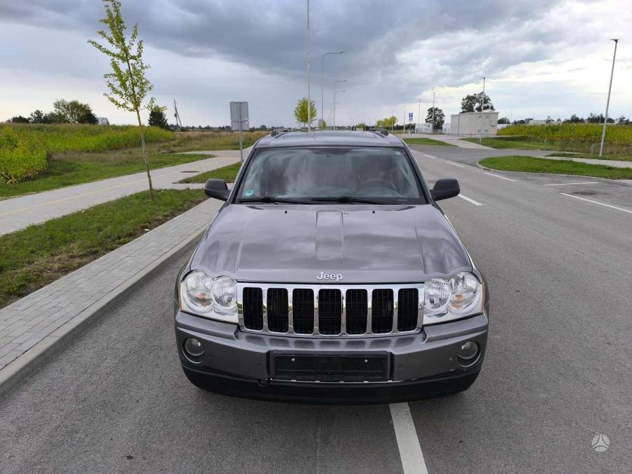 Grey Jeep Grand Cherokee 2008 in Marijampole, with an engine capacity of 2.99 L and mileage of 253 thousand km for 5050 €, photo 9 on AUTOMOTO.COM.LV