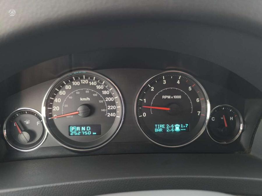 Pelēks Jeep Grand Cherokee 2008 Marijampole, ar dzinēja tilpumu 2.99 L un nobraukumu 253 tūkst. km par 5050 €, foto 17 vietnē AUTOMOTO.COM.LV