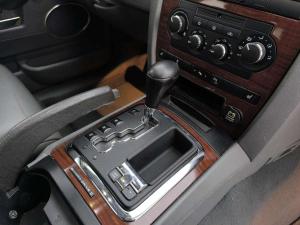 Pelēks Jeep Grand Cherokee 2008 Marijampole, ar dzinēja tilpumu 2.99 L un nobraukumu 253 tūkst. km par 5050 €, foto 18 vietnē AUTOMOTO.COM.LV