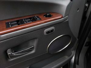 Pelēks Jeep Grand Cherokee 2008 Marijampole, ar dzinēja tilpumu 2.99 L un nobraukumu 253 tūkst. km par 5050 €, foto 20 vietnē AUTOMOTO.COM.LV