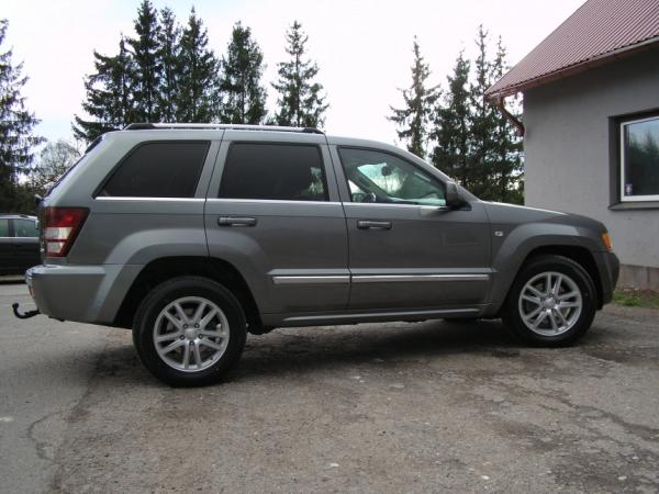 Grey Jeep Grand Cherokee 2009 in Riga, with an engine capacity of 3.00 L and mileage of 229 thousand km for 8550 €, photo 3 on AUTOMOTO.COM.LV