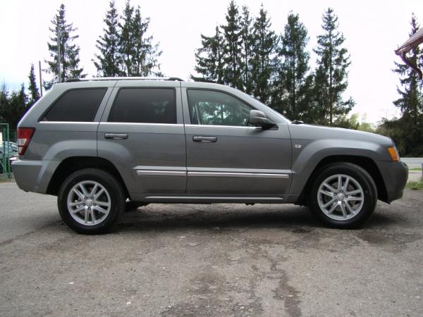 Grey Jeep Grand Cherokee 2009 in Riga, with an engine capacity of 3.00 L and mileage of 229 thousand km for 8550 €, photo 7 on AUTOMOTO.COM.LV