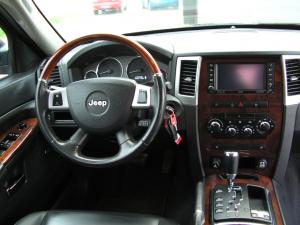 Pelēks Jeep Grand Cherokee 2009 Rīga, ar dzinēja tilpumu 3.00 L un nobraukumu 229 tūkst. km par 8550 €, foto 15 vietnē AUTOMOTO.COM.LV
