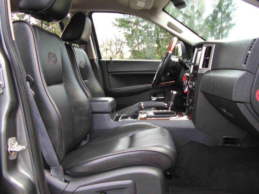 Pelēks Jeep Grand Cherokee 2009 Rīga, ar dzinēja tilpumu 3.00 L un nobraukumu 229 tūkst. km par 8550 €, foto 28 vietnē AUTOMOTO.COM.LV