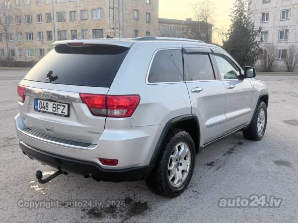 Pelēks Jeep Grand Cherokee 2011 Jehvi, ar dzinēja tilpumu 3.00 L un nobraukumu 433 tūkst. km par 7000 €, foto 3 vietnē AUTOMOTO.COM.LV