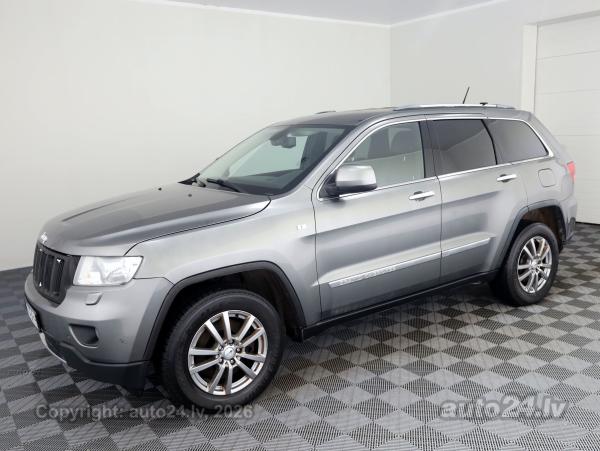 Pelēks Jeep Grand Cherokee 2011 Tallina, ar dzinēja tilpumu 3.00 L un nobraukumu 334 tūkst. km par 2699 €, foto 2 vietnē AUTOMOTO.COM.LV