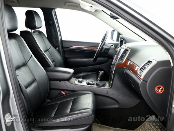 Pelēks Jeep Grand Cherokee 2011 Tallina, ar dzinēja tilpumu 3.00 L un nobraukumu 334 tūkst. km par 2699 €, foto 6 vietnē AUTOMOTO.COM.LV