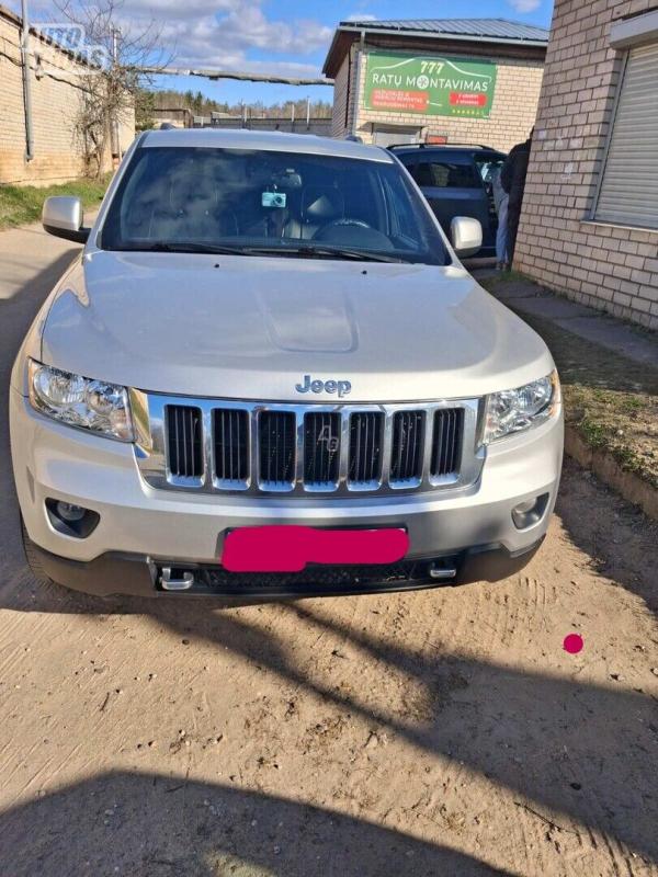 Grey Jeep Grand Cherokee 2011 in Visaginas, with an engine capacity of 3.60 L and mileage of 211 thousand km for 10300 €, photo 1 on AUTOMOTO.COM.LV