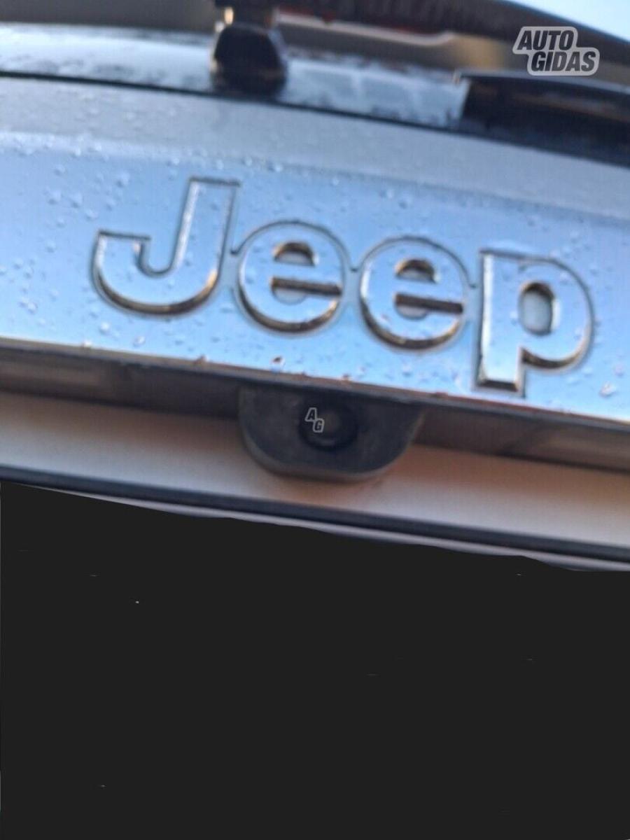 Grey Jeep Grand Cherokee 2011 in Visaginas, with an engine capacity of 3.60 L and mileage of 211 thousand km for 10300 €, photo 5 on AUTOMOTO.COM.LV