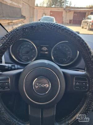 Grey Jeep Grand Cherokee 2011 in Visaginas, with an engine capacity of 3.60 L and mileage of 211 thousand km for 10300 €, photo 8 on AUTOMOTO.COM.LV