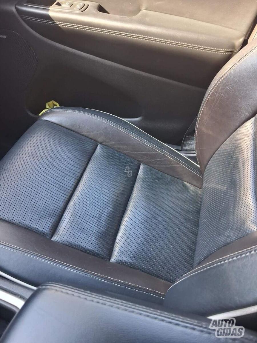 Grey Jeep Grand Cherokee 2011 in Visaginas, with an engine capacity of 3.60 L and mileage of 211 thousand km for 10300 €, photo 10 on AUTOMOTO.COM.LV