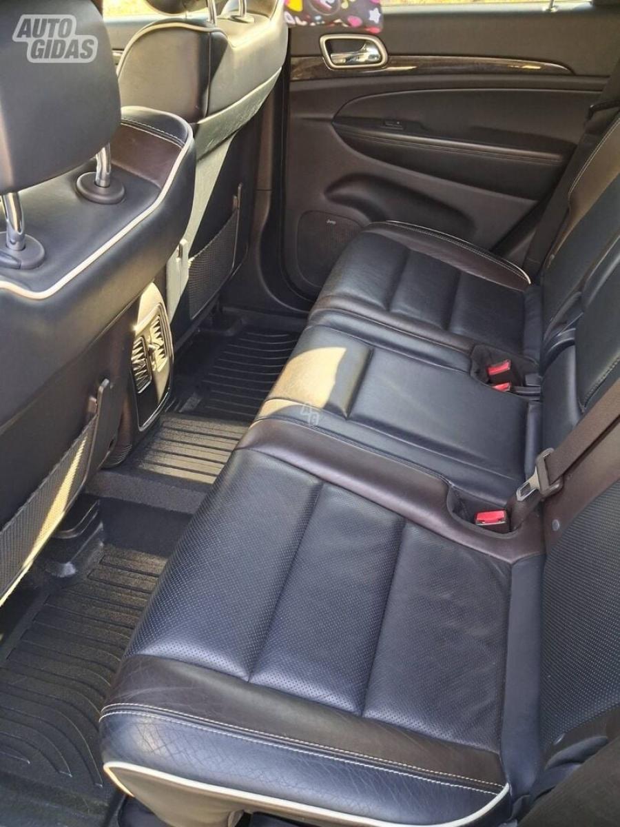 Grey Jeep Grand Cherokee 2011 in Visaginas, with an engine capacity of 3.60 L and mileage of 211 thousand km for 10300 €, photo 11 on AUTOMOTO.COM.LV