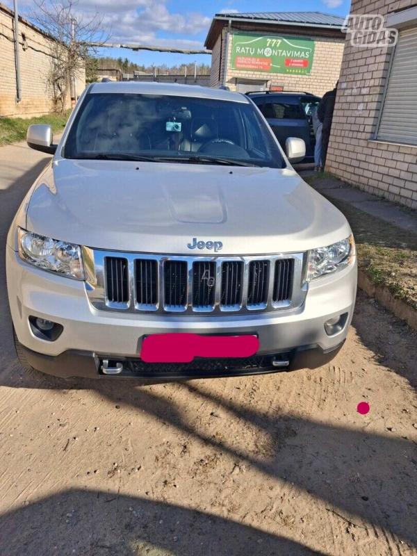 Pelēks Jeep Grand Cherokee 2011 Visaginas, ar dzinēja tilpumu 3.60 L un nobraukumu 211 tūkst. km par 10000 €, foto 1 vietnē AUTOMOTO.COM.LV
