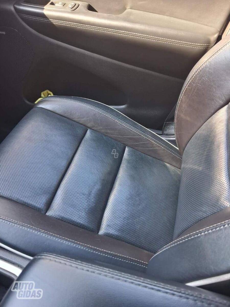 Grey Jeep Grand Cherokee 2011 in Visaginas, with an engine capacity of 3.60 L and mileage of 211 thousand km for 10000 €, photo 10 on AUTOMOTO.COM.LV