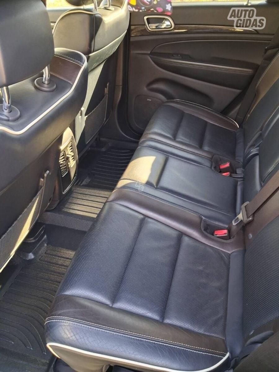 Grey Jeep Grand Cherokee 2011 in Visaginas, with an engine capacity of 3.60 L and mileage of 211 thousand km for 10000 €, photo 12 on AUTOMOTO.COM.LV