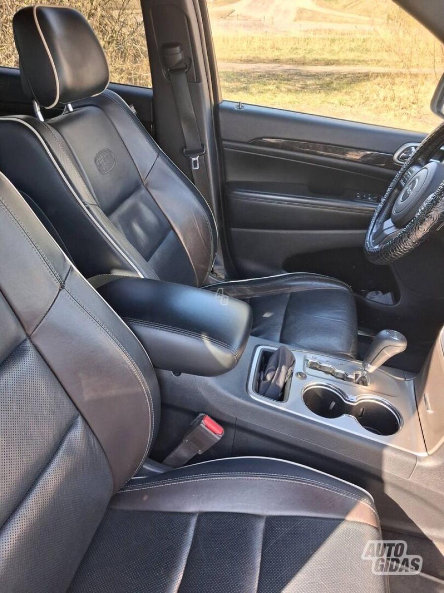 Grey Jeep Grand Cherokee 2011 in Visaginas, with an engine capacity of 3.60 L and mileage of 211 thousand km for 10000 €, photo 13 on AUTOMOTO.COM.LV