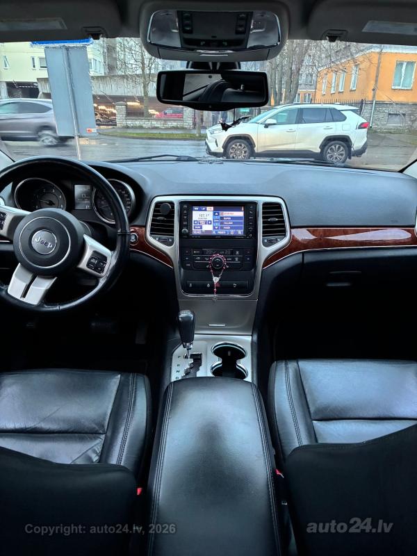 Pelēks Jeep Grand Cherokee 2011 Tallina, ar dzinēja tilpumu 3.00 L un nobraukumu 222 tūkst. km par 10399 €, foto 7 vietnē AUTOMOTO.COM.LV