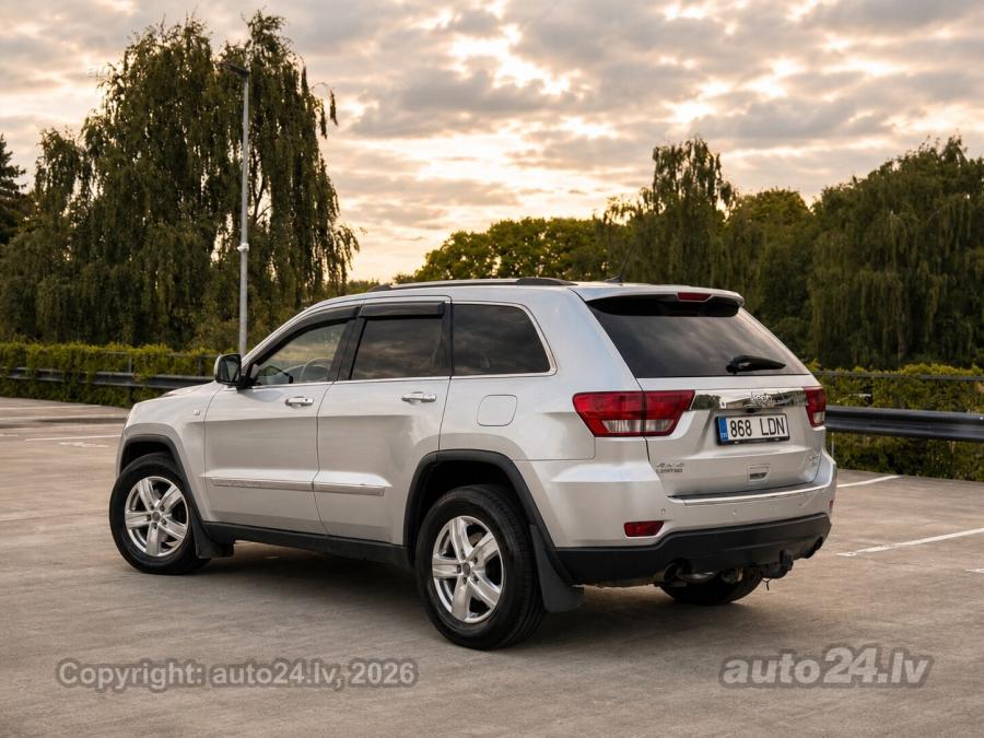 Pelēks Jeep Grand Cherokee 2011 Tartu, ar dzinēja tilpumu 3.00 L un nobraukumu 268 tūkst. km par 8590 €, foto 5 vietnē AUTOMOTO.COM.LV